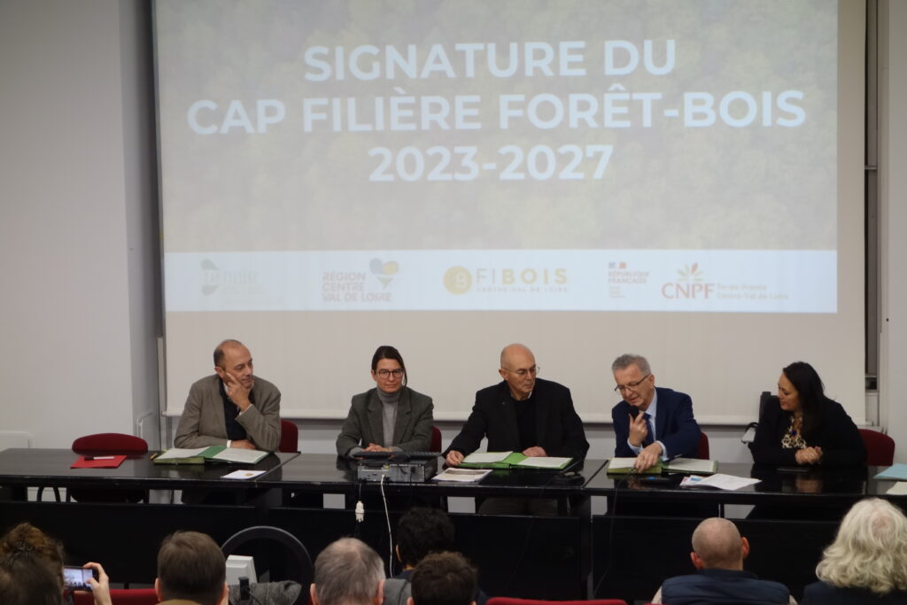 Signature du contrat d'appui aux projets de filière 2023-2027 - Fibois - Centre-Val de Loire